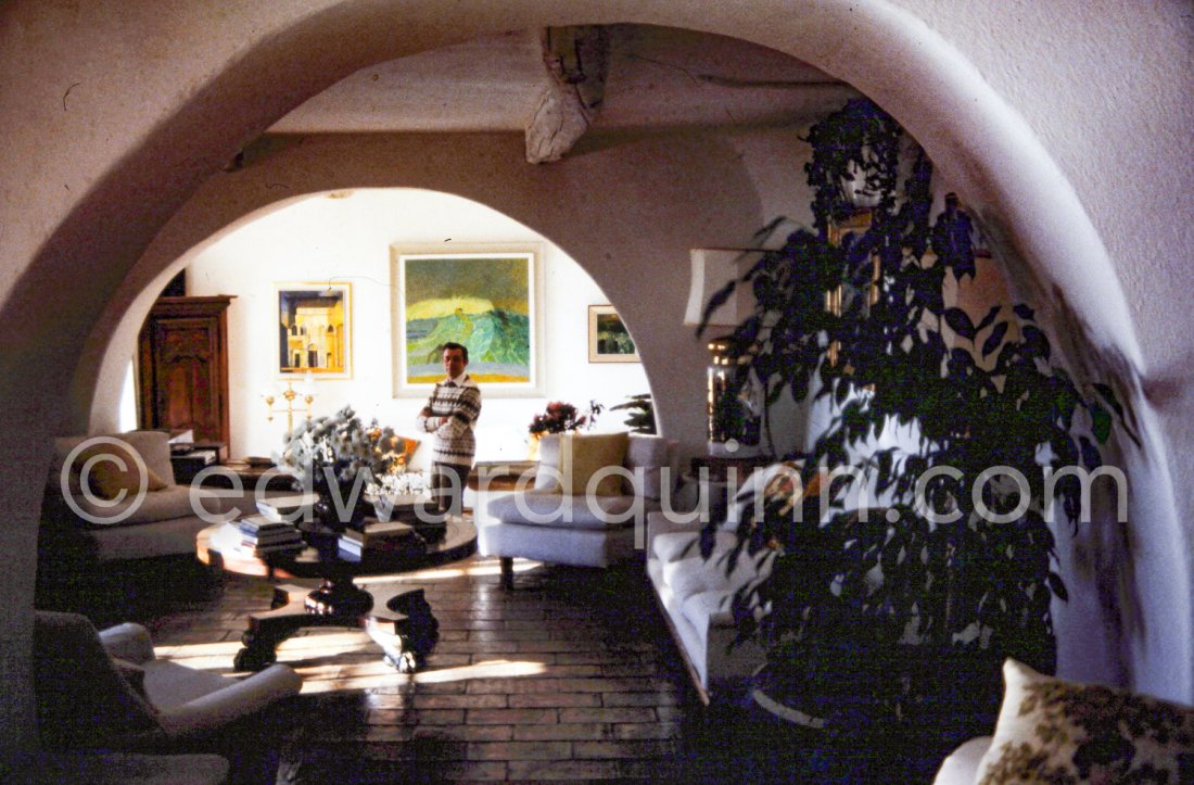 Dirk Bogarde, British leading actor of Dutch descent, at his home ...