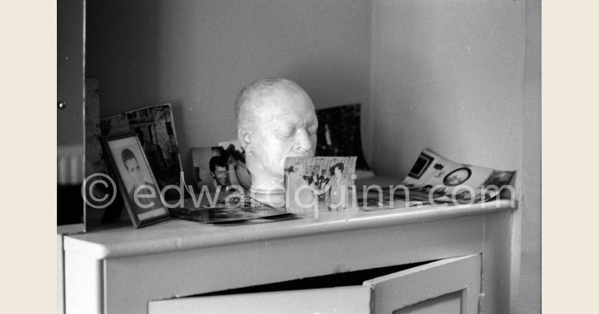 The mask of William Blake in a corner of Francis Bacon's studio (7 ...