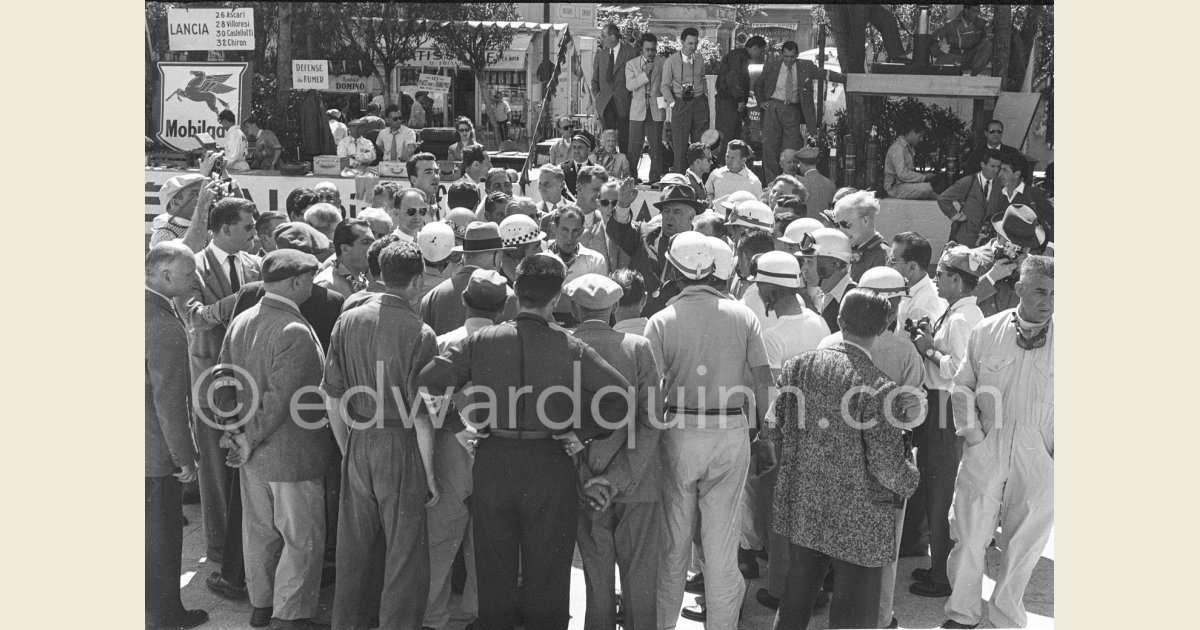 Driver briefing by Alfred Neubauer (with hat) amongst others from left ...