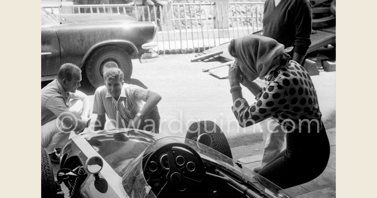 Jill St. John taking photos of her husband Lance Reventlow, son of ...