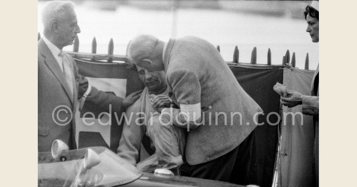 Innes Ireland pushes his N° 22 Lotus 18 uphill and right around the ...