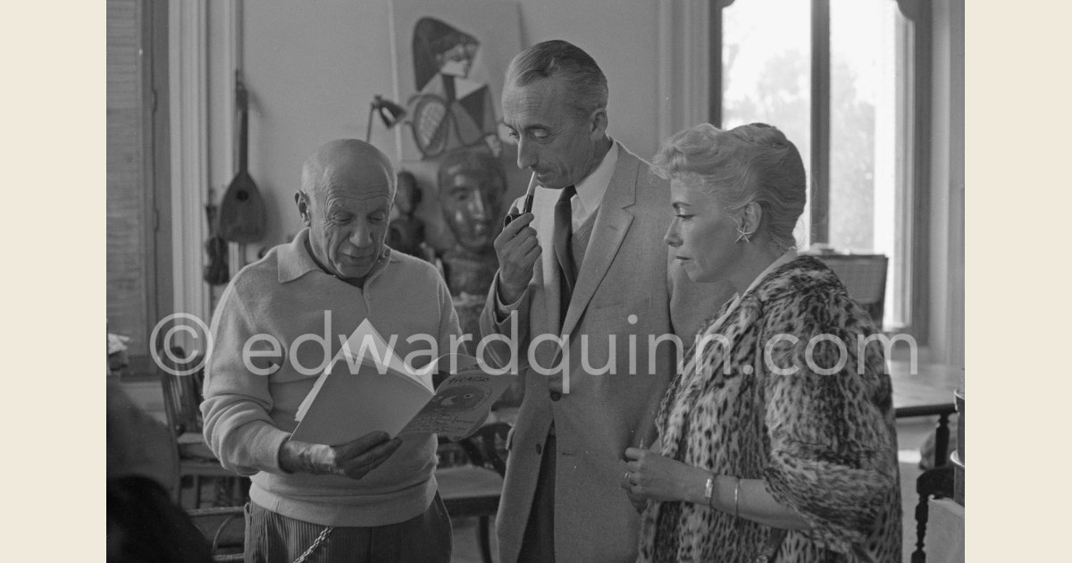 Pablo Picasso with oceanologist Jacques-Yves Cousteau and his wife his ...