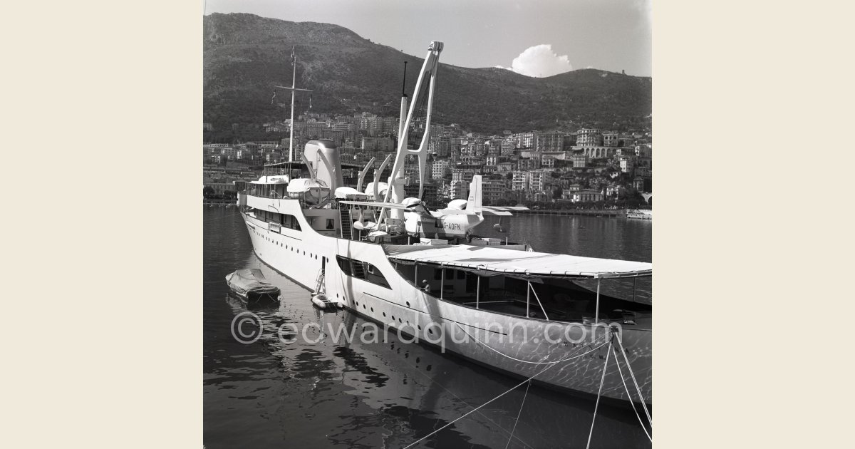 Onassis' yacht Christina with Italian twin-engine amphibian flying boat ...